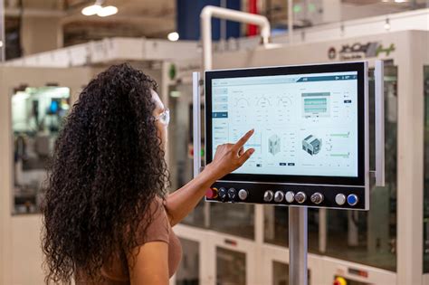 Optimizing Manufacturing Production Through HMI Controller Integration