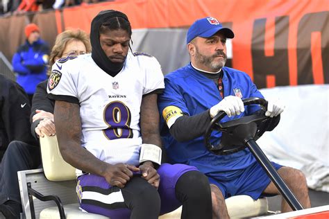 Lamar Jackson Injury Ravens Qb Carted Off Ruled Out For Game