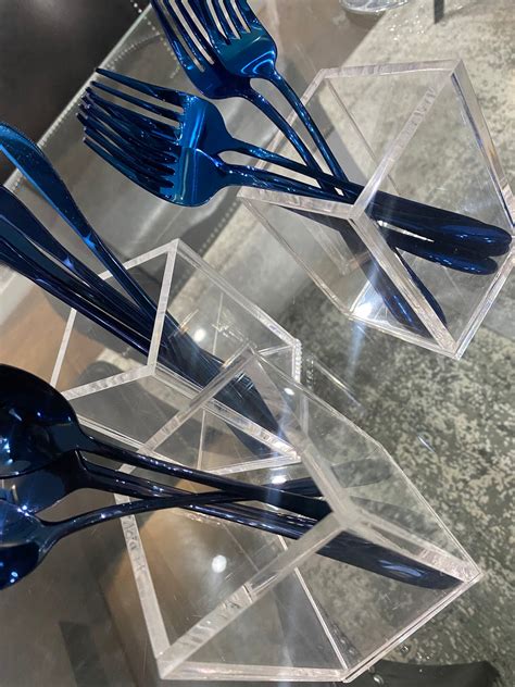 Plexiglass Square Base Storage Plexiform