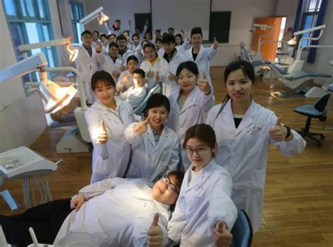 “课上课下判若两人”，女生学医前后对比太真实，男友看完沉默了 范小厝