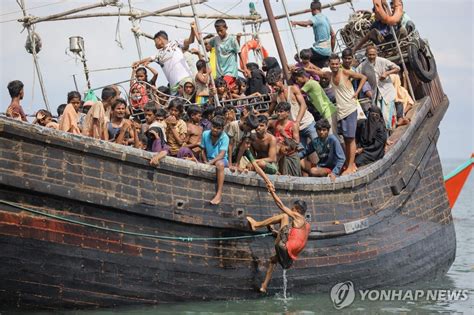 인도네시아 도착한 미얀마 로힝야족 난민들 연합뉴스