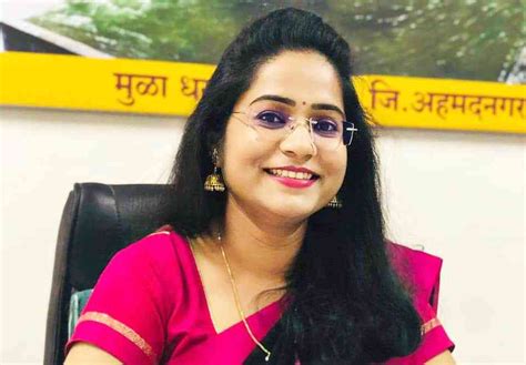 उत्कृष्ट कार्याबद्दल कार्यकारी अभियंत्या सायली पाटील यांना पुरस्कार