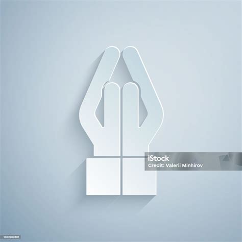종이 는 회색 배경에 고립 된기도 위치 아이콘에 손을 잘라 신앙과 소망으로 하나님께 기도하십시오 종이 아트 스타일 벡터 3차원 형태에 대한 스톡 벡터 아트 및 기타 이미지