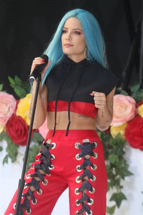Halsey Performs On Nbcs Today Show At Rockefeller Center In Ny 06