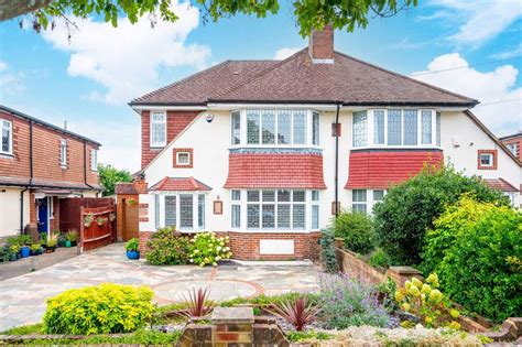 Fairford Gardens Worcester Park Kt4 4 Bed Semi Detached House £885 000