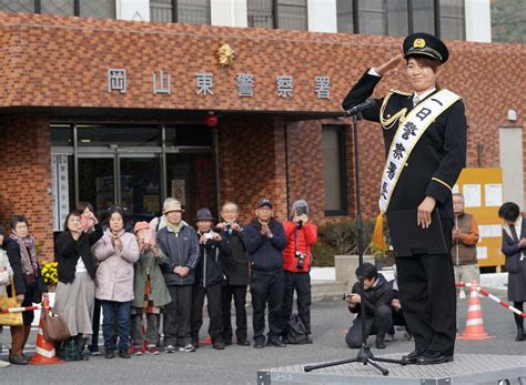 岡山東署・一日警察署長を委嘱された渋野日向子は署員に敬礼する（撮影・井垣 忠夫） スポニチ Sponichi Annex スポーツ
