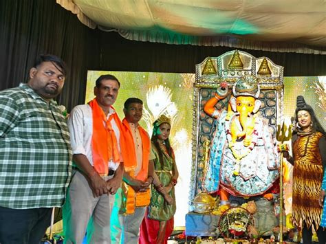 Ganesh Devotees Distributed Khichdi On Dol Gyaras In Indore इंदौर