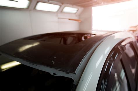 자동차 수리 공 화가 보호 작업복 및 그림 차체 페인트 실에서 인공 호흡기 0명에 대한 스톡 사진 및 기타 이미지 0명 레스타우라도레스 광장 사진 이미지 Istock