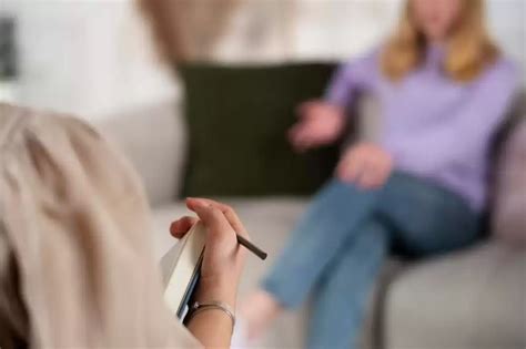 سکس تراپی چیست در طول جلسه سکس درمانی چه اتفاقی میافتد؟ بهزاد متین