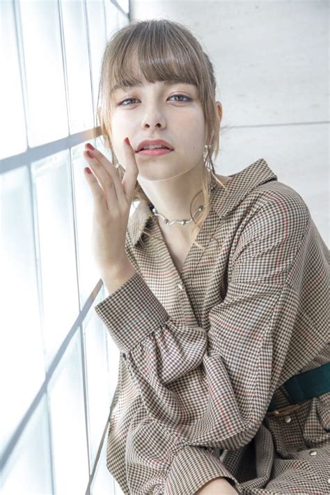「0時計ポージング」おしゃれまとめの人気アイデア｜pinterest｜miya 女性モデルポーズ 大原優乃ビキニ モデルのポーズ