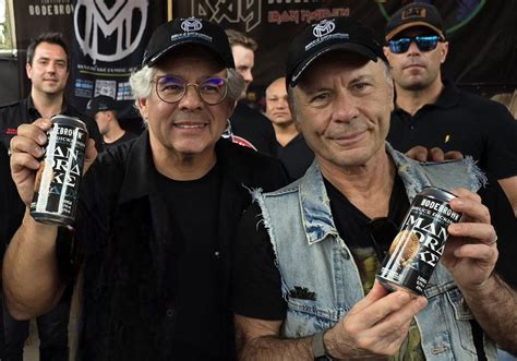 Bruce Dickinson Recebe Cidadania Honorária E Prova Nova Cerveja Em