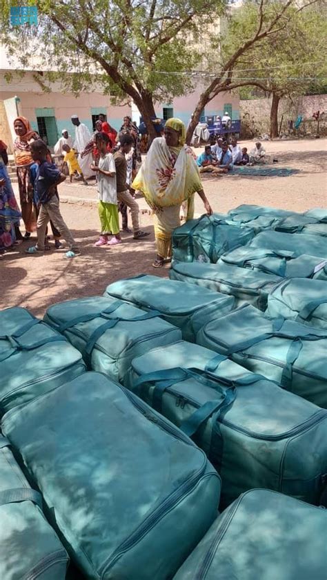 اجتماعي مركز الملك سلمان للإغاثة يوزع 1500 حقيبة عناية شخصية في