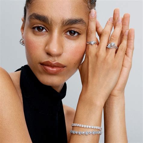 Wavy Pavé Heart Ring