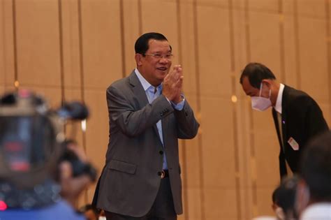 សម្ដេចតេជោ ហ៊ុន សែន អះអាងថា ការផ្តល់បណ្ណក្រីក្រជូនពលរដ្ឋនៅរុនតាឯក មិនខុសច្បាប់បោះឆ្នោតឡើយ