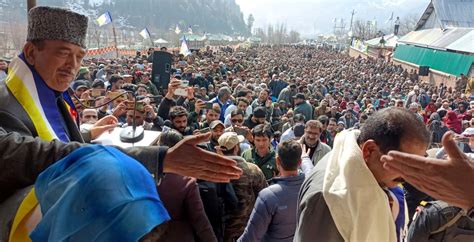 Former Cm Ghulam Nabi Azad Addressing A Rally At Anantnag On Thursday