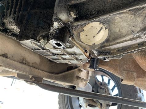 Well that doesn’t look normal.. : r/MechanicAdvice