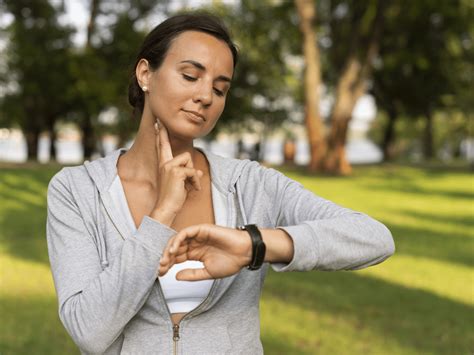 Use Of Wearable Devices For Peak Oxygen Consumption Measurement In