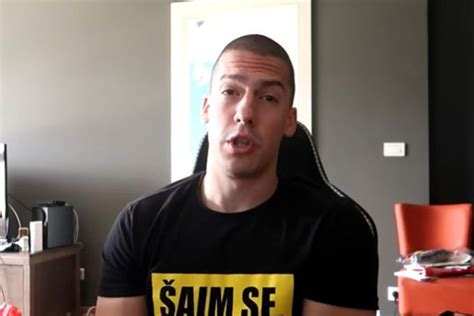 Baka Prase O Isplivalim Prepiskama Sa Maloletnicama Devojke Sa 16 Izgledaju Kao Da Imaju 24