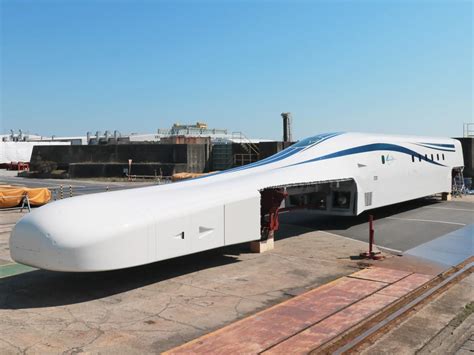 山口・下松市の日立製作所でリニア新幹線の先頭車両公開 営業仕様に近づけた改良型 周南経済新聞
