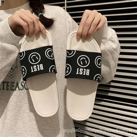 48ชั่วโมงการจัดส่งรองเท้าแตะและรองเท้าแตะหญิงฤดูร้อนสวมใส่แฟชั่นสุทธิสีแดงinsนักเรียนน้ำคู่ลื่น