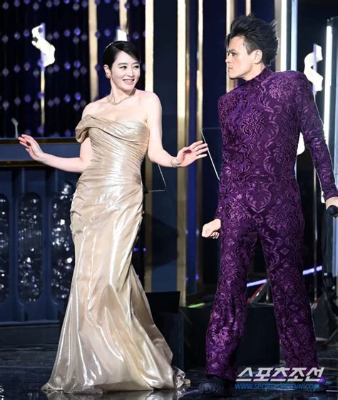 Kim Hye Soo Didnt Expected A Trophy But But Still Received One At The