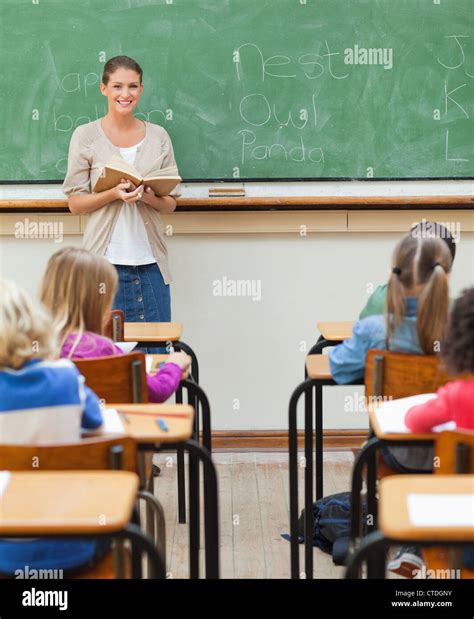 Enseignante En Classe Photo Stock Alamy