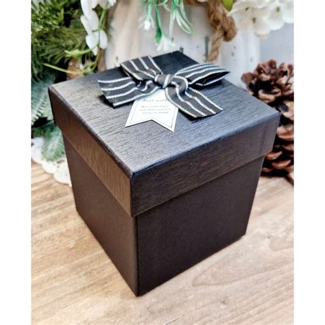 Черна квадратна подаръчна кутия