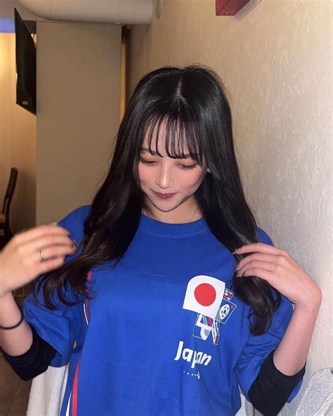 Instagram W