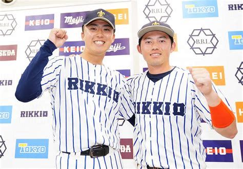 ＜立大・東大＞笑顔でガッツポーズする立大の沖（左）と斎藤大（撮影・木村 揚輔） ― スポニチ Sponichi Annex 野球