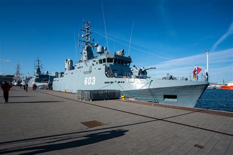 ORP "Mewa". Podniesienie bandery na nowym niszczycielu min