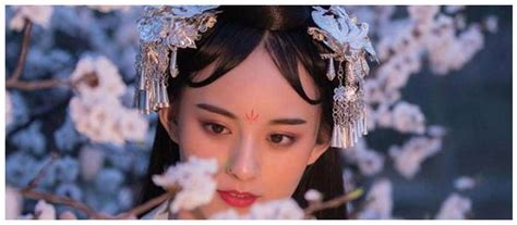 多情的元稹是更爱原配妻子韦丛？还是情人薛涛？读这首诗就知道了