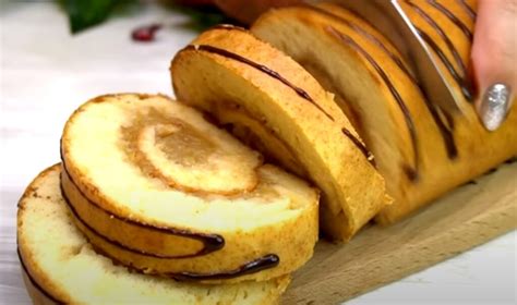 Просто натираю яблоки и заливаю тестом Вкуснейший рулет к чаю за 15 минут