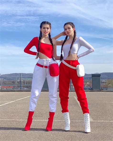 Gülcan And Sahinur Twins En Instagram Left Or Right ️ Outfit