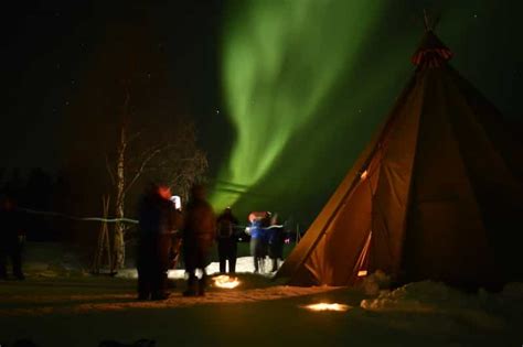 Rovaniemi Araba ile Aurora Avı GetYourGuide