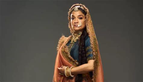 Sandhya Mridul Shares How She Shot Romantic Scenes With Naseeruddin