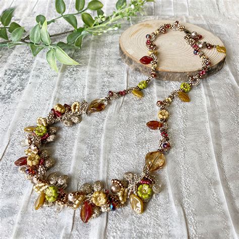 ビーズクロッシェで編むネックレス〜autumn Fruit〜 ビーズパフェ