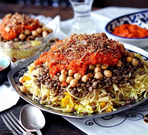 صور الكشري المصري أكثر الأطعمة التي تبعثُ السعادة رائج