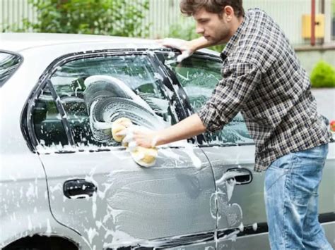 Manchas por reacción en la pintura del coche cómo eliminarlas