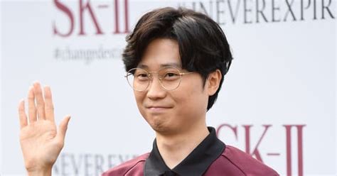 [사진]포즈 취하는 작가 하상욱