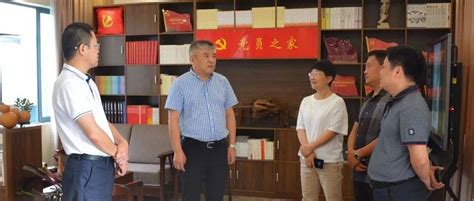 区人大常委会党组书记钟世全到山泉镇调研区镇人大换届选举和代表之家建设工作要求