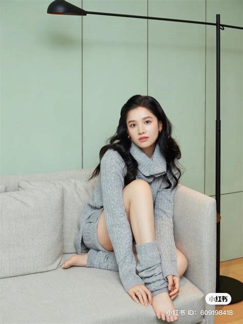 Jingyi Zhangs Feet