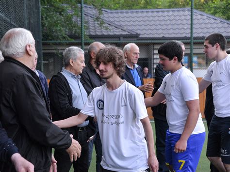 ირაკლი I Ii Iii და Iv ადგილზე გასულ გუნდებს საჩუქრად თასები მედლები და ფულადი ვაუჩერები
