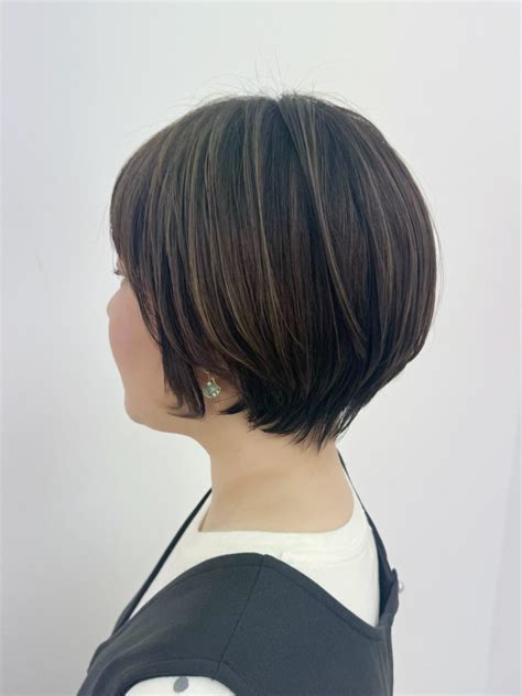 ショートボブ ハイライト 白髪ぼかし｜ヘアカタログ Ash 十日市場店 相原 瞳｜ヘアサロン・美容院｜ash オフィシャルサイト