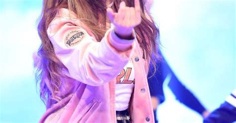 사진 열창하는 크리샤츄