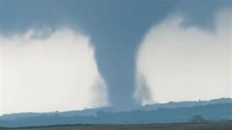 Video Captures Stovepipe Tornado In Southeastern Nebraska Cnn