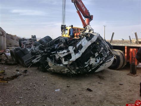 خبرآنلاین ببینید لحظه نفس‌گیر رهایی دوکارگر از زیر ماشن سنگین