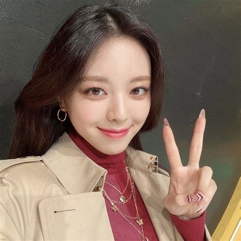 Shin Yuna Itzy Selca Icon Pfp Kpop Itzy Kpop Fashion