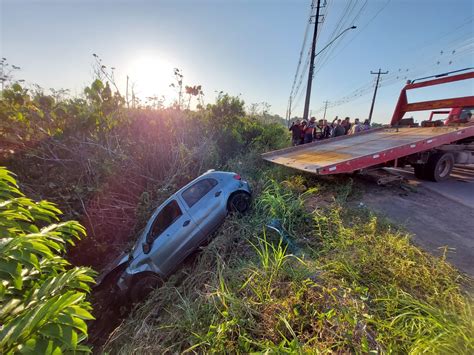 Casal Fica Ferido Após Carro Capotar E Cair Em Ribanceira Na Rodovia Am