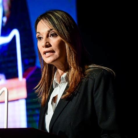 יפעת שאשא־ביטון אלה דברים שרגילים לראות בטהרן 103fm