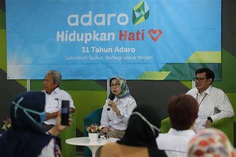 FOTO Distribusikan 31 000 Paket Sembako Adaro Gandeng Rumah Zakat